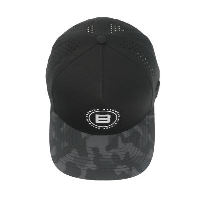 Cina ODM Designs Logo di gomma impermeabile Taglio laser Flat Bill 5 Panel Camo Golf Cappello traspirante in vendita