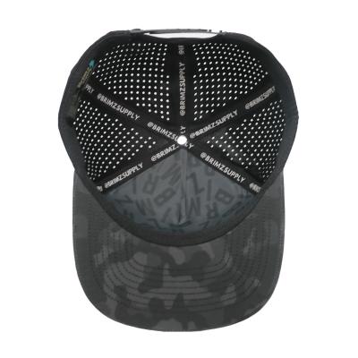 Cina ODM Designs Logo di gomma impermeabile Taglio laser Flat Bill 5 Panel Camo Golf Cappello traspirante in vendita