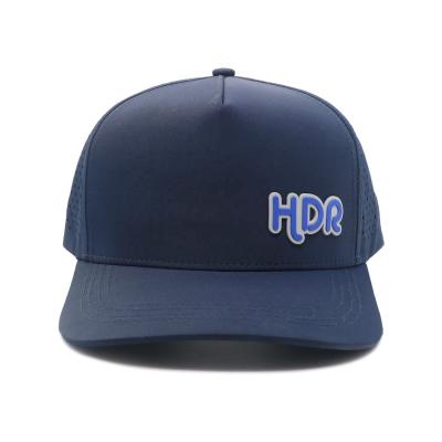 Cina 5 pannelli gomma PVC Logo impermeabile Laser taglio buco perforato Snapback cappello da baseball in vendita