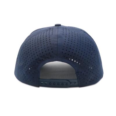 Cina 5 pannelli gomma PVC Logo impermeabile Laser taglio buco perforato Snapback cappello da baseball in vendita