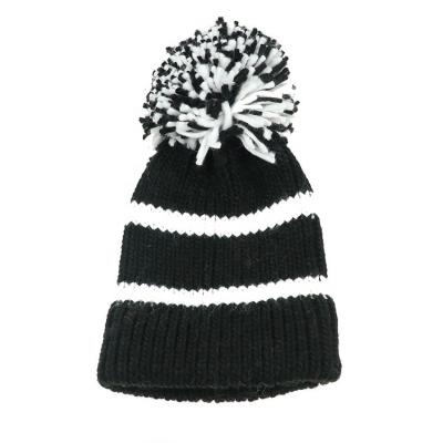 China Winter Women's Big Bobble Hat Chunky Knits Toque With ODM Designs And Knitted Pattern for sale