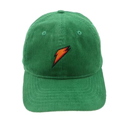 Casquette de base-ball en velours de 6 panneaux brodée avec broderie au design vert