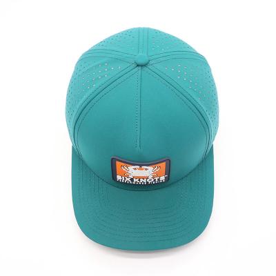 China Capuchas deportivas de corte por láser personalizadas de poliéster Gorras de moda con borde pre-curvado estructurado en venta