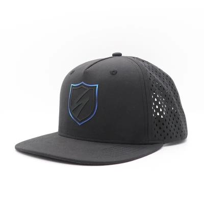 Cina Performance Outdoor Mesh Polyester Perforated Golf Hat Trucker Hat Logo di gomma in vendita