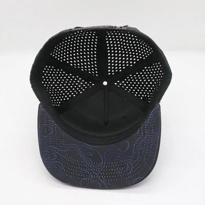 Cina Performance Outdoor Mesh Polyester Perforated Golf Hat Trucker Hat Logo di gomma in vendita