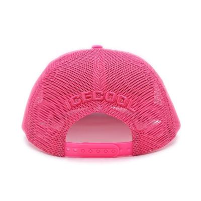 China Chapéu de beisebol desportivo unisex de 5 painéis com logotipo de placa de metal personalizado e padrão bordado à venda