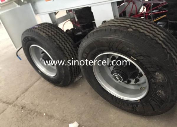 Quality Hydraulic System Semi Tipper Truck With Three Axles White for sale