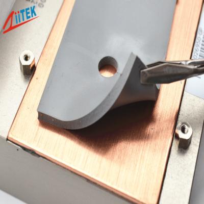 Chine 1.8W/mK 20 shore00 Moldability pour la protection complexe de radiateur de pièces, 3.0mmT pour des modules de mémoire à vendre