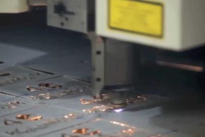 Cina Laser di CO2 che taglia il film di protezione di acciaio inossidabile del PE 0.07mm 500m in vendita