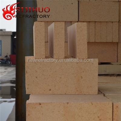 Cina 0.34% contenuto di CaO e 15% di SiC mattoni antialcali per applicazioni di rivestimento refrattarie in vendita