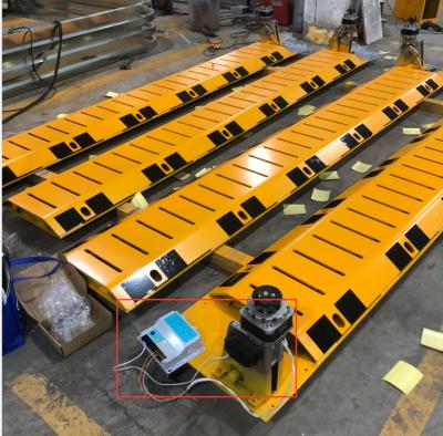 China Cold Rolled Steel Road Blocker Remote Control Spike Tyre Killer Customized Color for sale