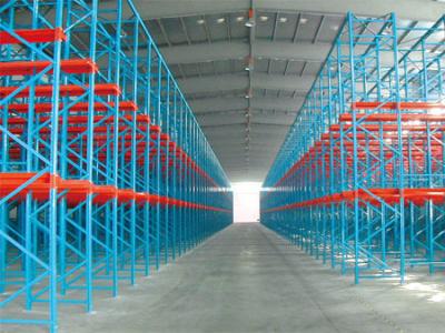 Cina Heavy Duty Shelf Rack Drive In Pallet Racking System For Certificated Hanger Storage in vendita