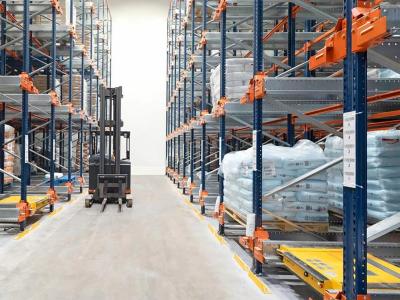 Cina Industrial Warehouse Storage Shelving Designed for Remote Control Radio Shuttle Racking in vendita
