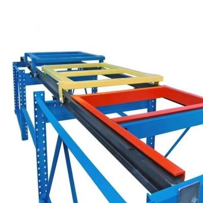 Cina Semi-closed Powder Coated Steel Push Back Pallet Racking With Trolley And Guide Rail in vendita