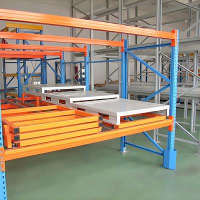 Cina Sistema di scaffalatura a spinta personalizzato per imballaggi pesanti Peso lordo 60.000 kg in vendita