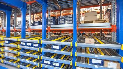 Cina Q235B Material Fluent Racking Carton Flow Racking System Type With Roller Beds Fifo in vendita