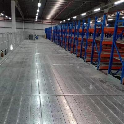 Cina Small Warehouse Storage Fixed Mobility Mezzanine Platform Heavy Duty Racking Solution in vendita
