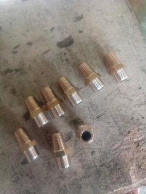 Cina contenitori a pressione con un tubo di 1/4 pollici NPT Fitting Isolation Foam Gun in vendita