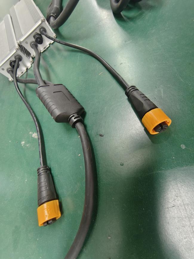3 pin round connector