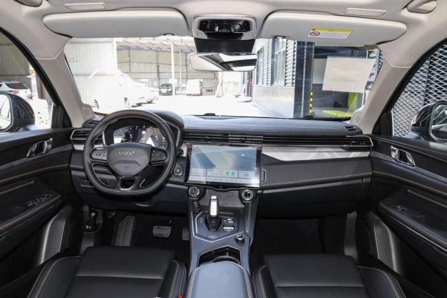 Lynk & Co 01 cabin or detail view