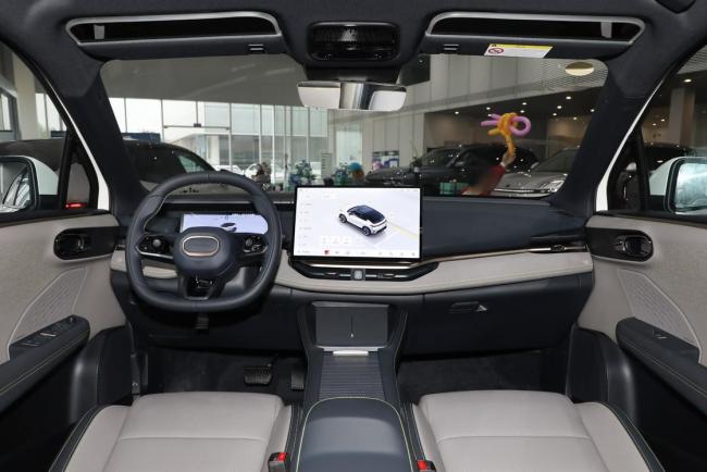 Lynk & Co 06 cabin or detail view
