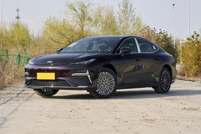 Geely Galaxy Starshine 8 exterior view