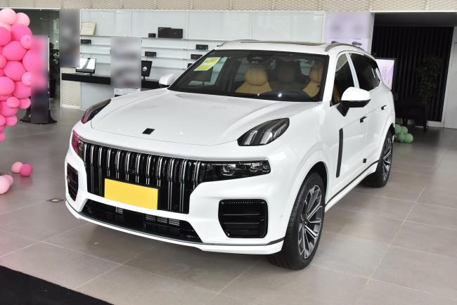 Lynk & Co 09 exterior view