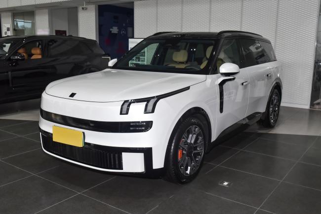 Lynk & Co 900 Five-seat 2026 exterior view