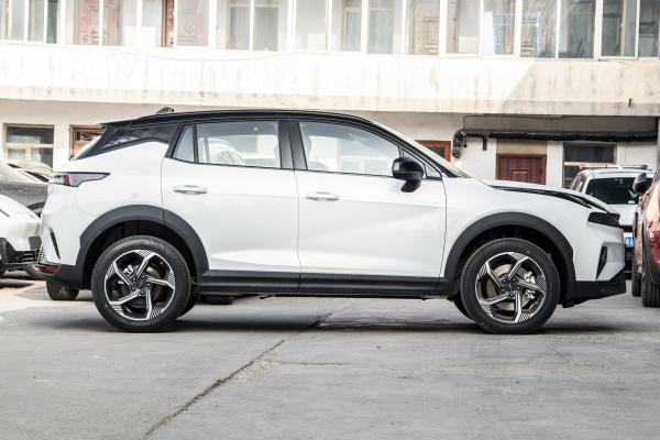 Quality Lynk & Co 06 for sale