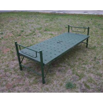 Cina Letto da campo in acciaio e plastica Letto da campo Letto da esercito Letto pieghevole portatile Letto da addestramento militare verde all'aperto in vendita