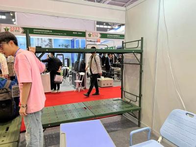Cina Patio Folding Office Lunch Break Bed Outdoor Camping Bed Ospedale Medico Campaggio Semplice in vendita