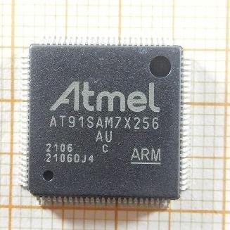 China AT91SAM7X256C-AU IC componentes eletrónicos 16/32-bit -40°C ~ 85°C à venda