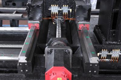 Китай 3 оси Вертикальный обрабатывающий центр SV856L Syntec Controller Экономичный Вертикальный обрабатывающий центр продается