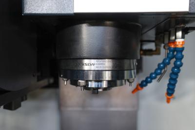 Китай 3 оси Вертикальный обрабатывающий центр SV856L Syntec Controller Экономичный Вертикальный обрабатывающий центр продается