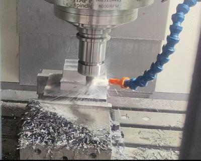 Китай 3 оси Вертикальный обрабатывающий центр SV856L Syntec Controller Экономичный Вертикальный обрабатывающий центр продается