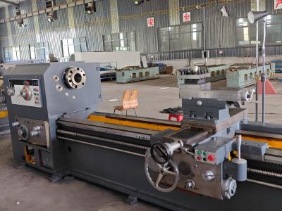 China 12 m Bodenmaschine Schwerlast-Horizontale Drehmaschine CW6180F Universaldrehmaschine zu verkaufen