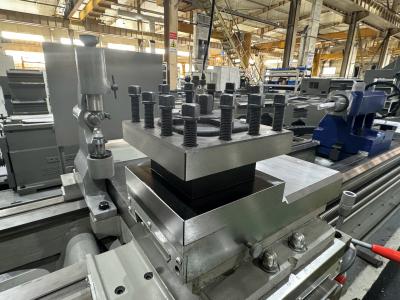 China Torno convencional de 6 metros, máquina de torno CW6180B, diámetro de giro 800 mm, torno manual para metal en venta