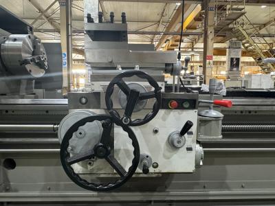 China Torno convencional de 6 metros, máquina de torno CW6180B, diámetro de giro 800 mm, torno manual para metal en venta