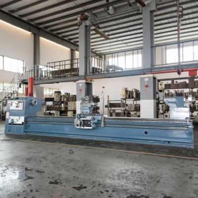 China Tornos manuales de trabajo pesado de 15 m CW61140 Capacidad de carga máxima 20T Tornos de piso de metal grandes en venta