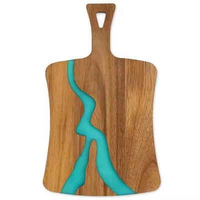 China Kitchen restaurant river resin pizza boards reusable acacia wood cutting board and cheese board with handle for sale