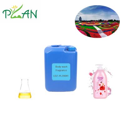 Cina Olio liquido floreale a sfuso incolore con profumo floreale per lavaggio del corpo in vendita