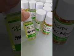 Free Sample Cedar Essence Candle Fragrance Oil with Up to 40 Hours Burn Time and 1.2%-3% Add Ratio
