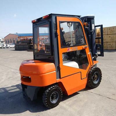 Cina 2500 kg CPCD25 carrello elevatore a benzina motore cinese 2.5 T carrello elevatore con cabina in vendita