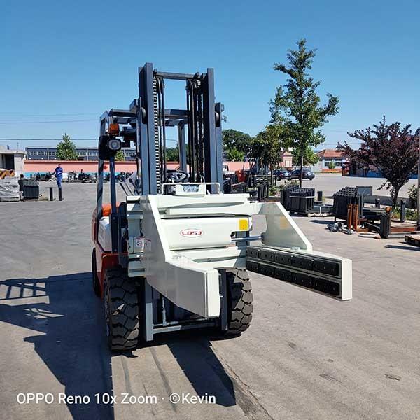 Quality ISUZU Engine 3000kg 3 Ton Diesel Forklift Truck With Blocks Clamp for sale