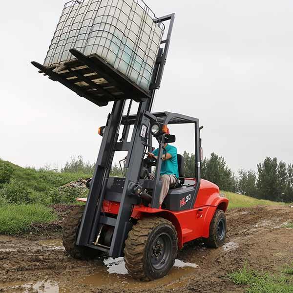 4 Ton All Terrain Forklift Truck 2WD Mini Off Road Forklift Red And Grey