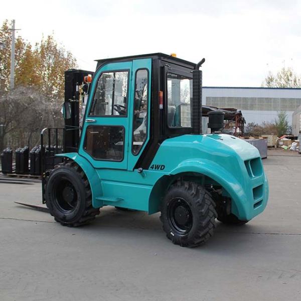 3000kgs 4 Wheel Drive All Terrain Forklift Chinese Engine