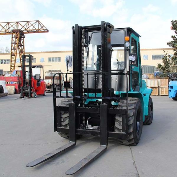 3000kgs 4 Wheel Drive All Terrain Forklift Chinese Engine