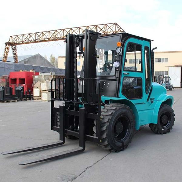 3500 kg All Terrain Fork Truck Motore ISUZU Trasmissione automatica