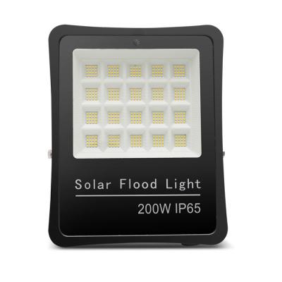 China Solar Powered IP65​ 2-3 Rainy Days 200W Light Control Solar LED Flood Lights For Factory Lighting for sale