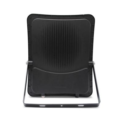 China Solar Powered IP65​ 2-3 Rainy Days 200W Light Control Solar LED Flood Lights For Factory Lighting for sale
